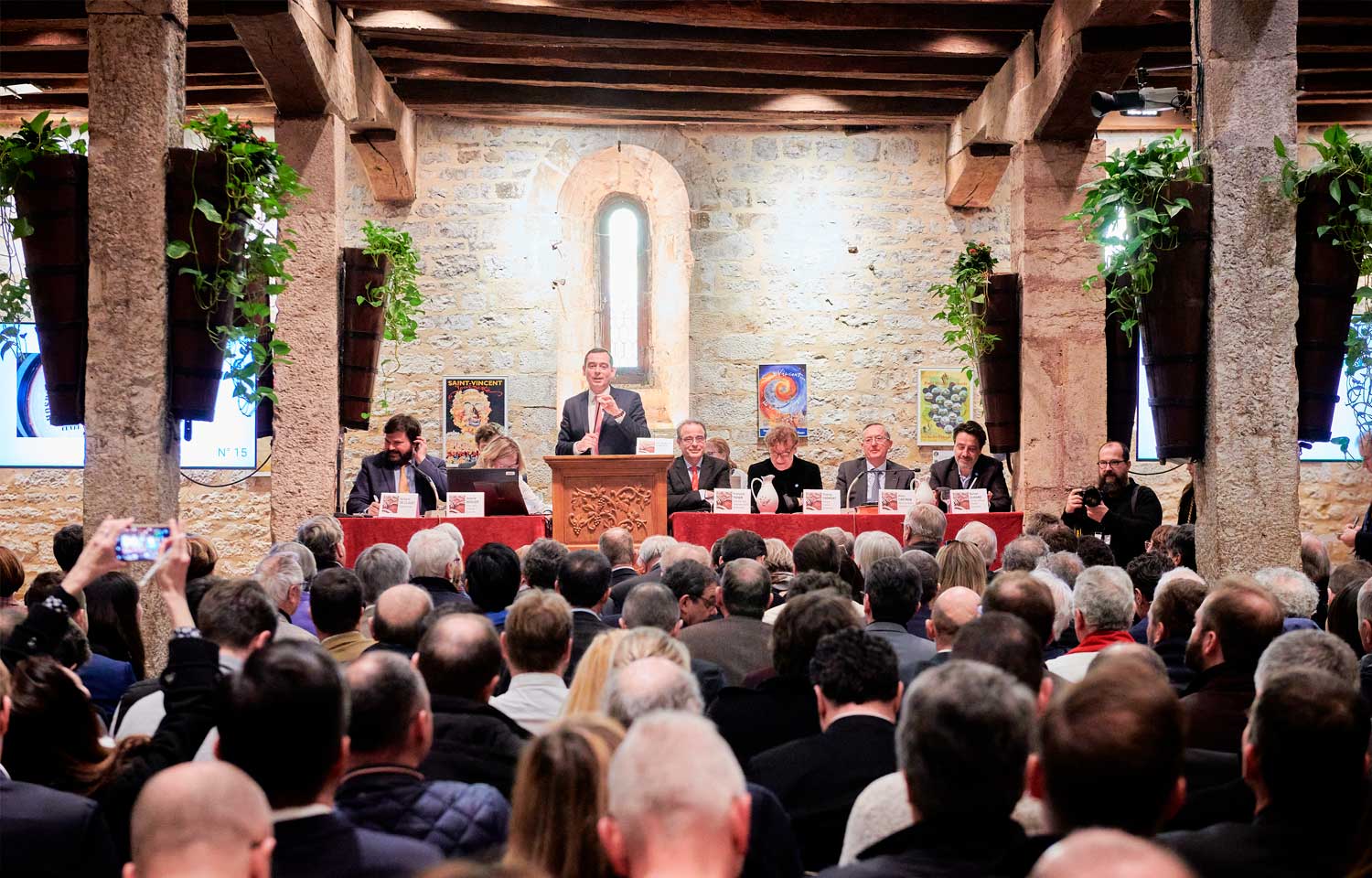 La vente aux enchères | Domaine viticole des Hospices de Nuits-Saint ...